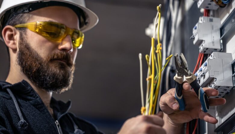 Comment devenir un artisan électricien ? | Izzoran.com Comment devenir un artisan électricien ? | Izzoran.com